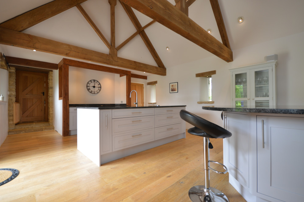 Approved Used Kitchen, Howdens In Frame With Rangemaster - Traditional ...