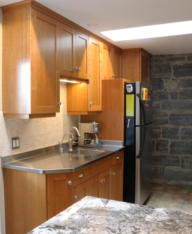Arawn's Kitchen - cherry, stainless steel counter - Contemporáneo ...