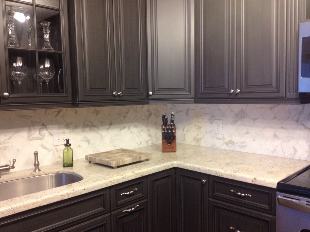 Architecltural Ceramics Calacatta Gold Arabesque Mosaic - Classique - Cuisine - Washington, D.C ...