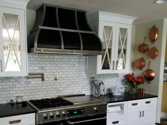 Artisan Cast Range Hoods - Moderne - Cuisine - New York - par Brooks ...