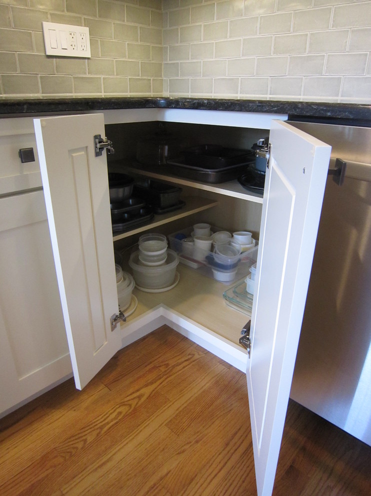 Beautiful Brookfield Kitchen - Transitional - Kitchen - Chicago - by ...