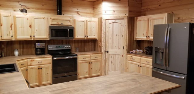 Beautiful Kitchen in Knotty Pine - Transitional - Kitchen - Other - by King Cabinets | Houzz UK