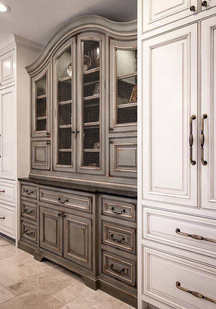 Beautiful Kitchen with Multiple Finishes and Furniture Styling ...