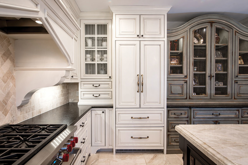 Beautiful Kitchen with Multiple Finishes and Furniture Styling ...