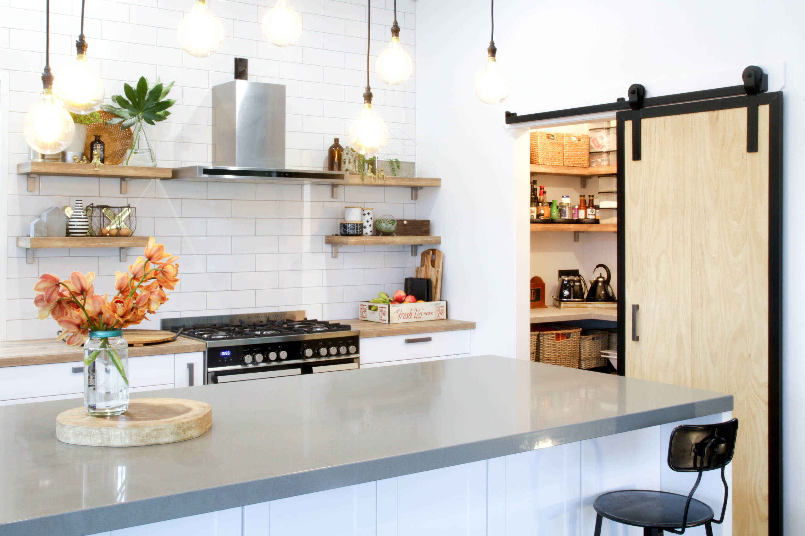 Room of the Week: A Modern Classic Kitchen With Bespoke Touches | Houzz NZ