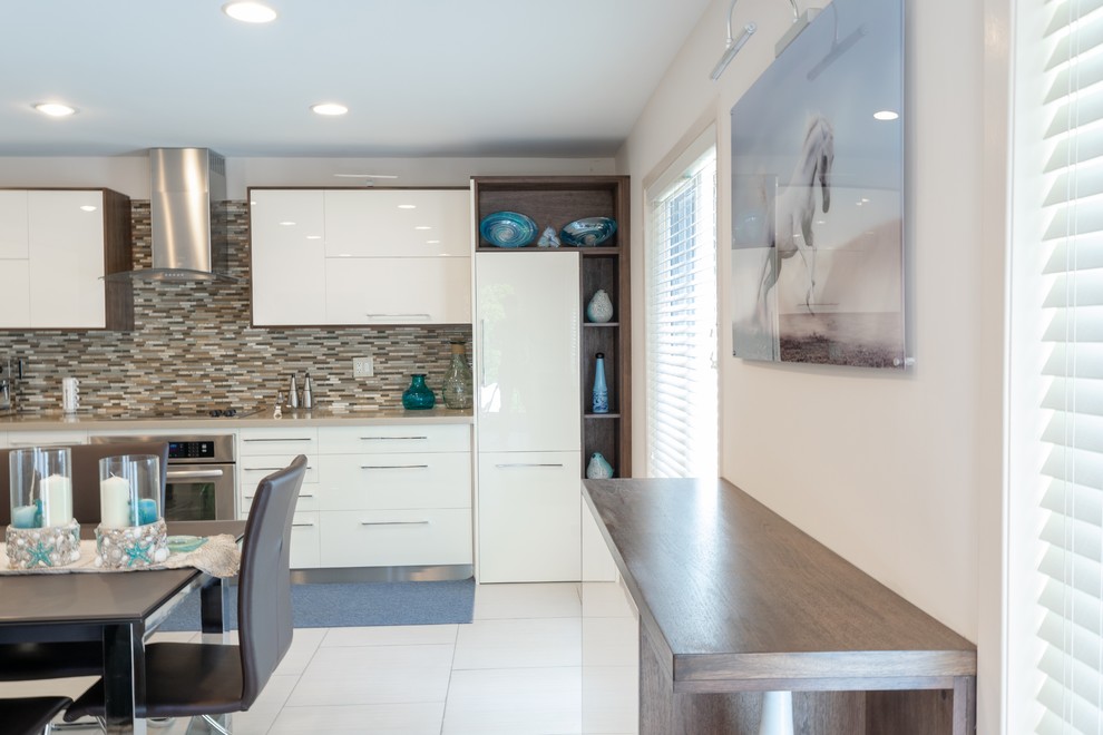 Beige high-gloss kitchen in Toronto - Modern - Kitchen - Toronto - by ...