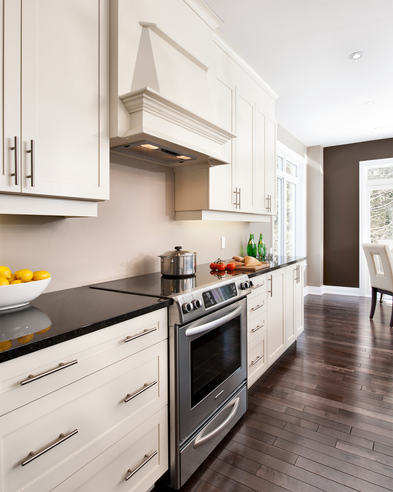 Bell Kitchen - Traditional - Kitchen - Ottawa - by Laurysen Kitchens ...