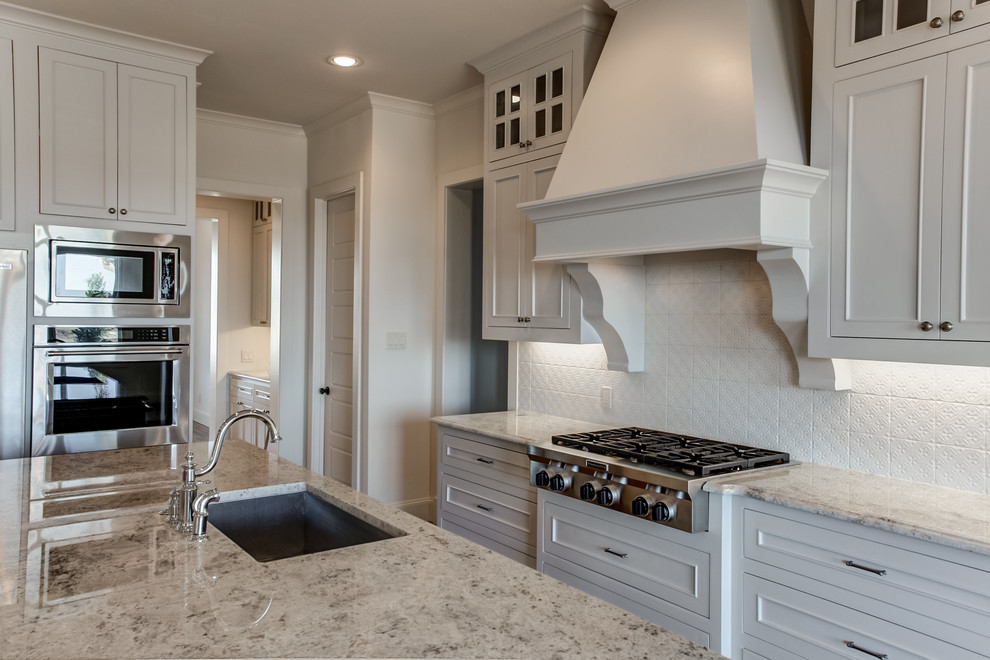 Bella Flora - Traditional - Kitchen - Dallas - by Parkhill Homes | Houzz