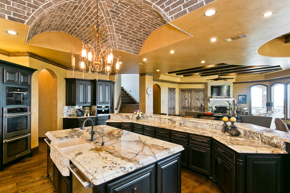 Bella Terra - Mediterranean - Kitchen - Houston - by Allied Stone | Houzz