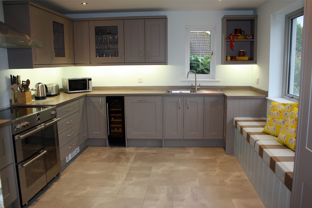 Bespoke Fitted Kitchen with Window Seat - Modern - Küche - West ...