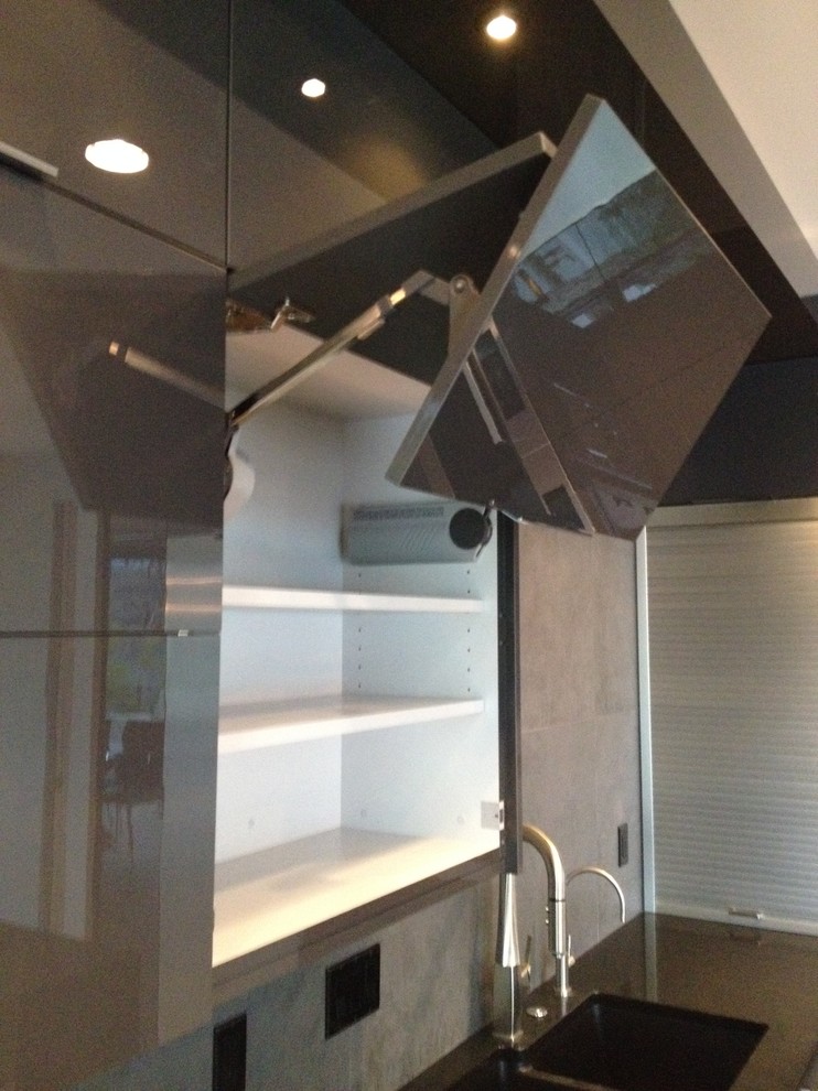 Bifold lift with servo drive mechanism - Modern - Kitchen - Vancouver ...