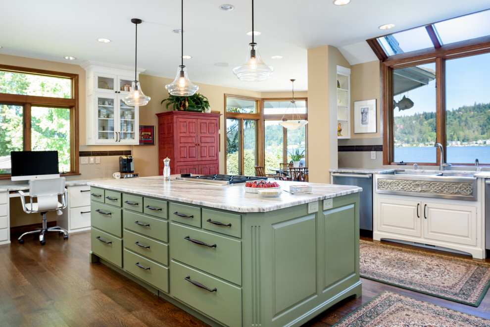 BIG AND BEAUTIFUL WHITE KITCHEN ON LAKE SAMMAMISH - Traditional ...
