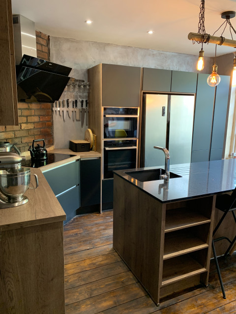Black Matt Handless Kitchen with Oak accents and Black Quartz Worktops ...