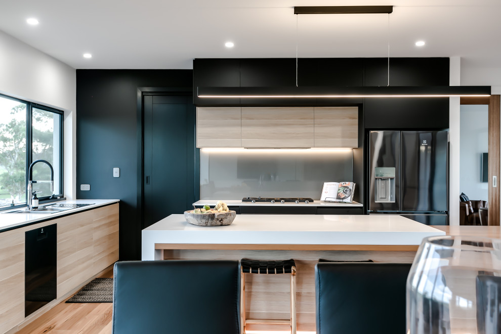 BLACK WHITE & TIMBER MODERN CONTEMPORARY KITCHEN - Contemporary ...