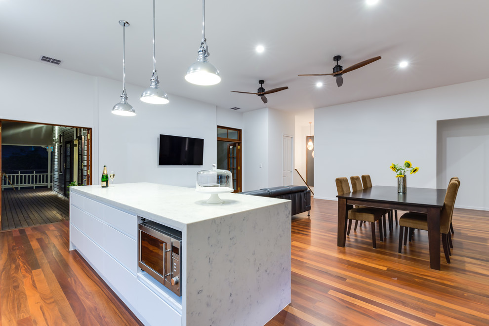 Blended Traditional & Contemporary Queenslander - Contemporary ...