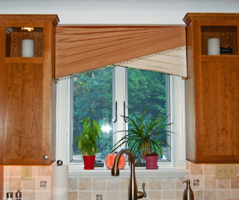 Blinds & Shades - Traditional - Kitchen - Tampa - by Shades IN Place ...