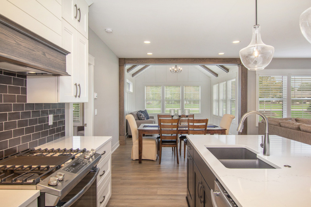 Bold Farmhouse Condo - Farmhouse - Kitchen - Grand Rapids - by DK Homes ...