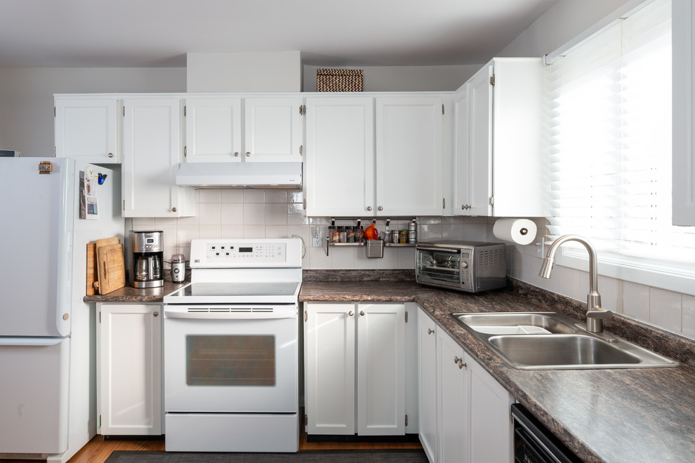Brantford Traditional Kitchen Renovation - Traditional - Kitchen ...