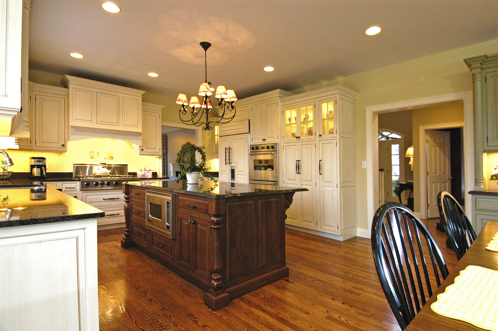 Breen - Traditional - Kitchen - Chicago - by DDK Kitchen Design Group ...