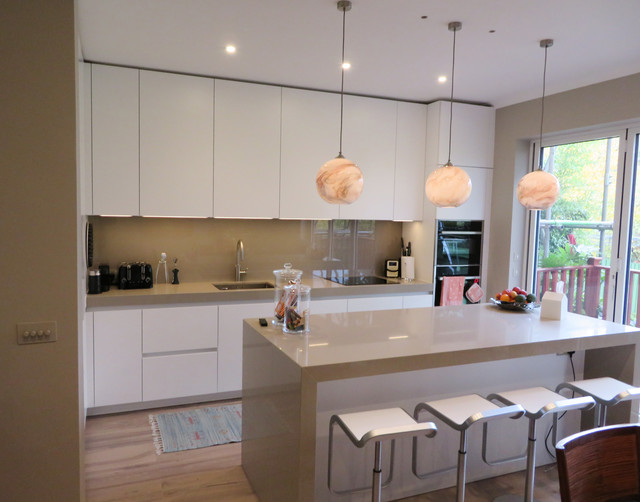 Bright and Airy Kitchen in Snow and Caramel - Modern - Kitchen - London ...
