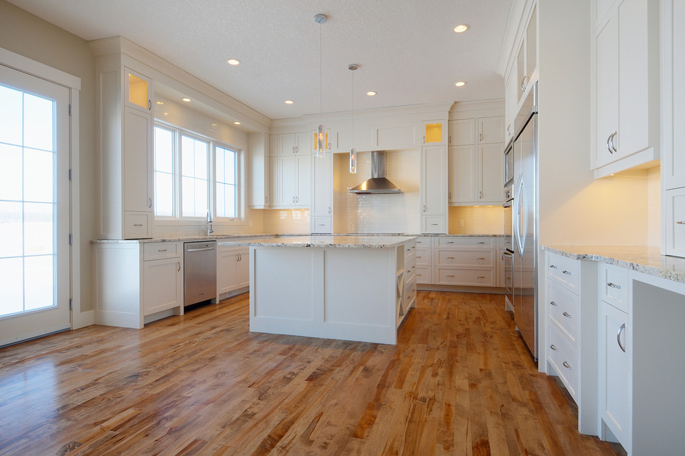 Bright & Crisp Kitchen - Contemporary - Kitchen - Calgary - by Veranda ...