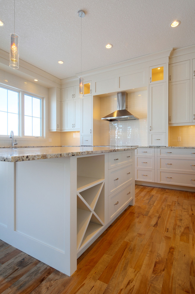 Bright & Crisp Kitchen - Contemporary - Kitchen - Calgary - by Veranda ...