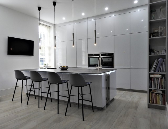 Bright and Modern Kitchen with fantastic clean lines - Modern - Kitchen ...