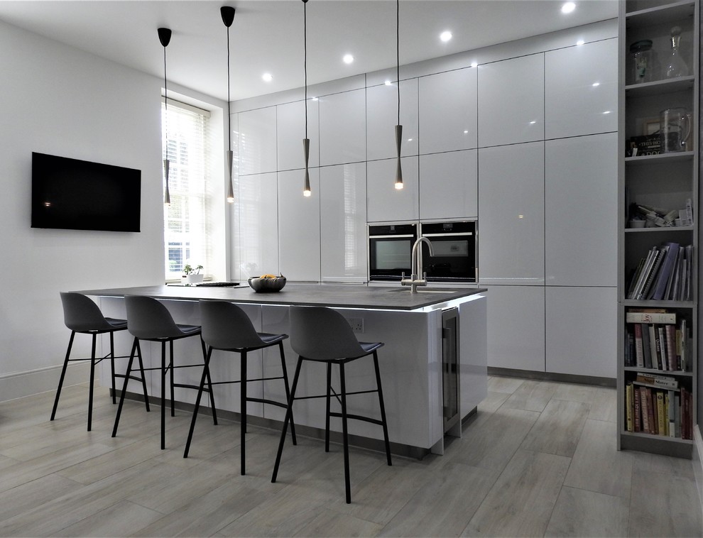 Bright and Modern Kitchen with fantastic clean lines - Modern - Kitchen ...