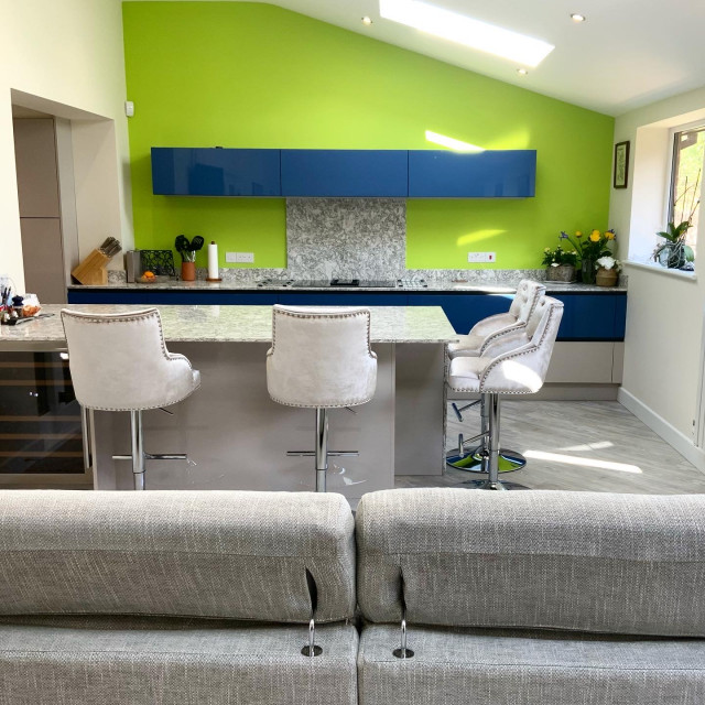 Bright feature wall in a two-tone kitchen - Modern - Kitchen ...