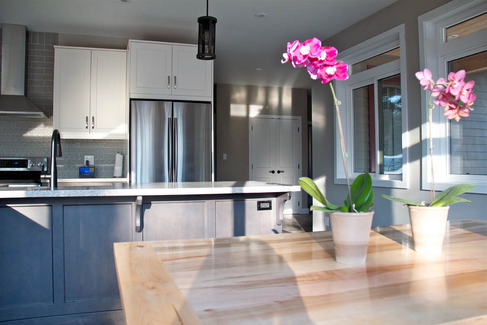 Bright Open Concept Kitchen, Dining & Living - Classique Chic - Cuisine ...