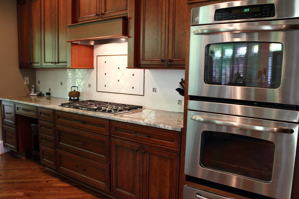 Bright Traditional Kitchen - Traditional - Kitchen - Atlanta - by ...