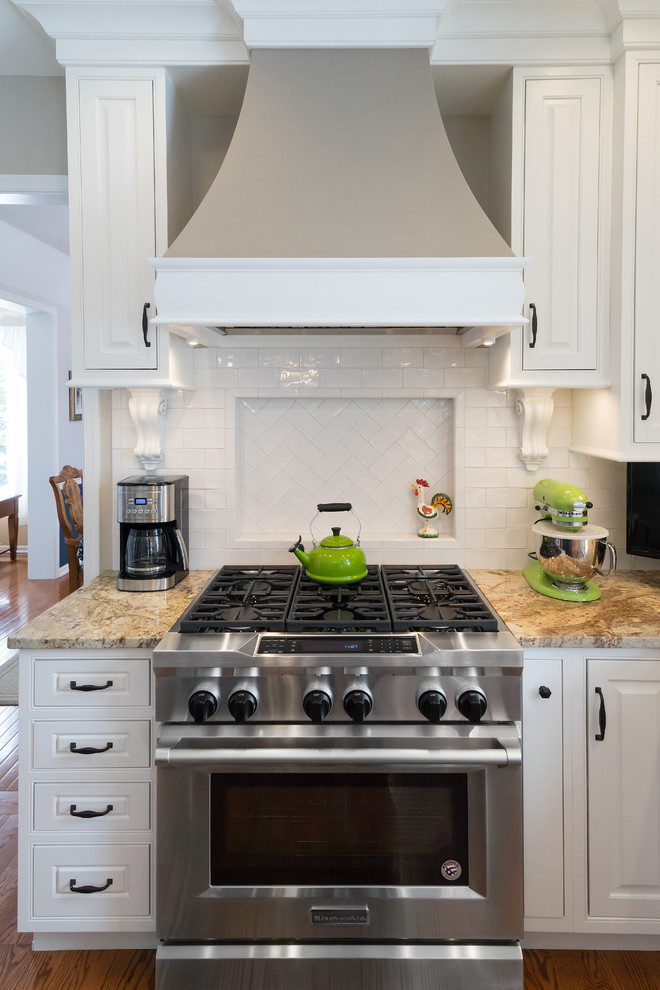 Bright Traditional Kitchen in Pipersville - Traditional - Kitchen ...
