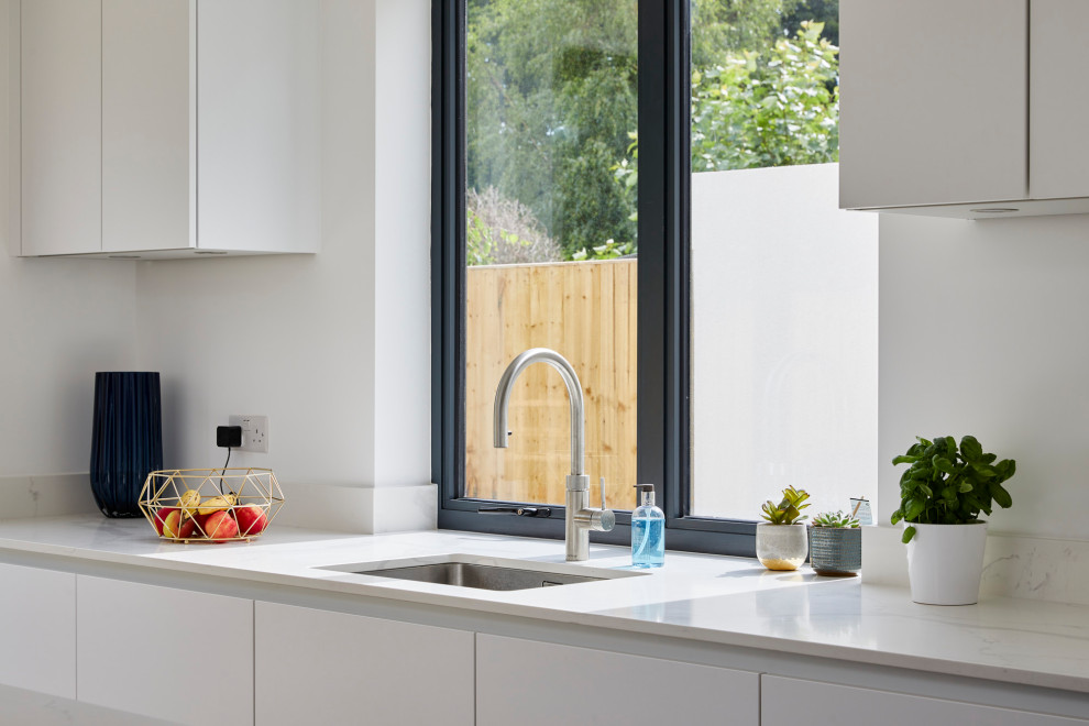 Bromley Kitchen - Modern - Kitchen - Kent - by piqu | Houzz