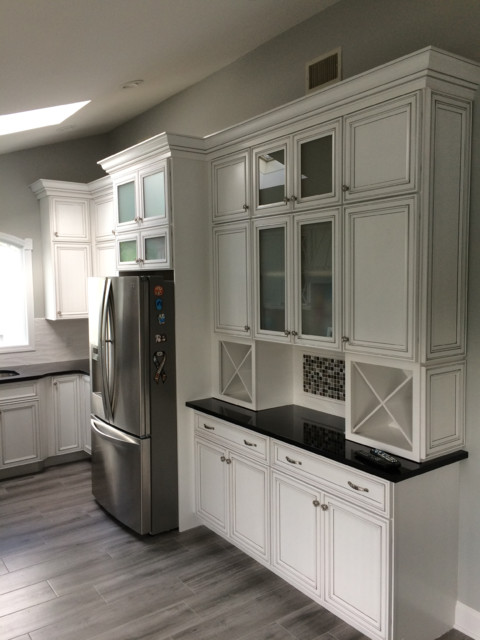 Built in Bar With Wine Cubby - Classique - Cuisine - New York - par ...