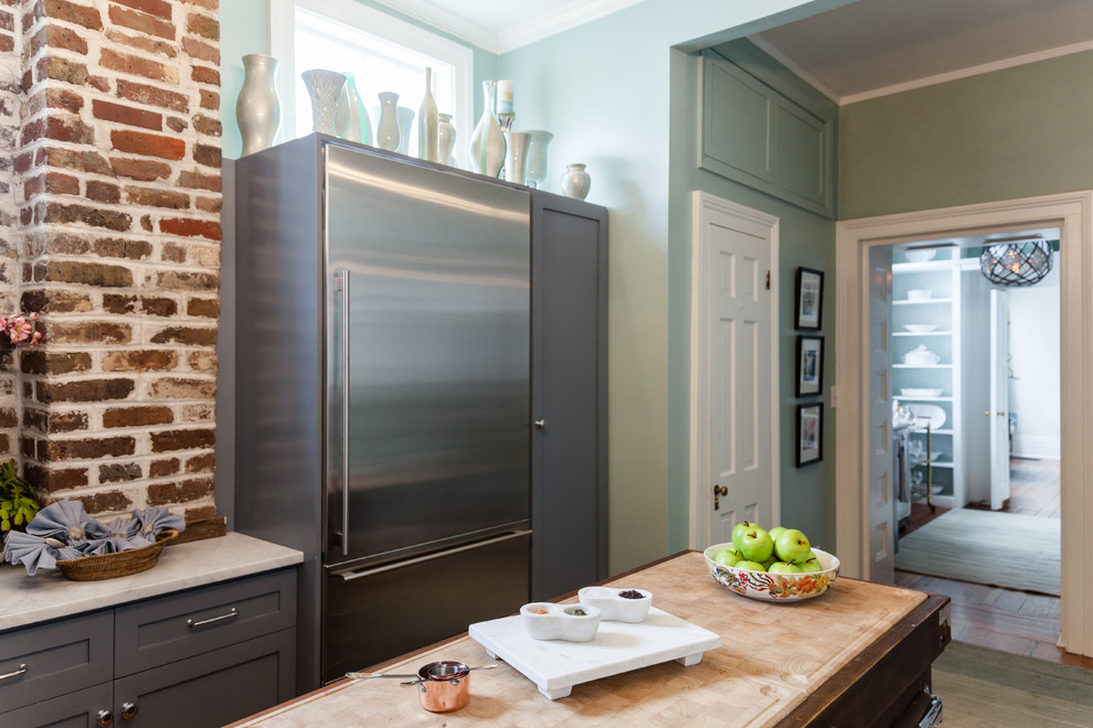 Built in refrigeration, tucked under the window. - Traditional ...