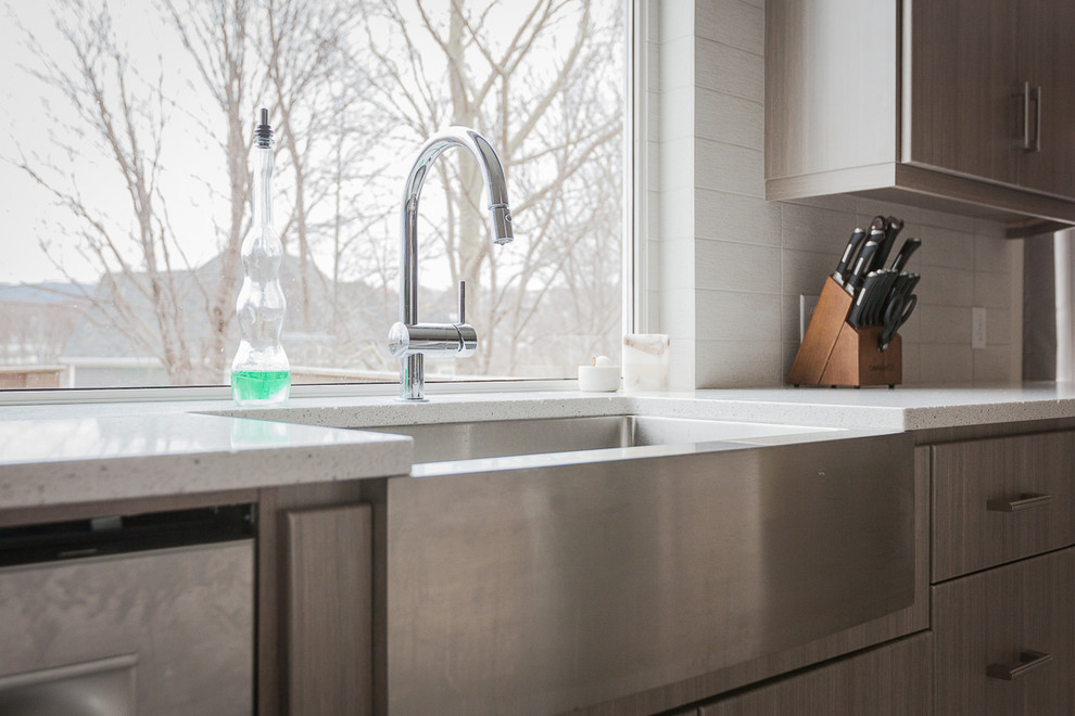 Caesarstone & Apron Sink own the window - Современный - Кухня - Другое ...