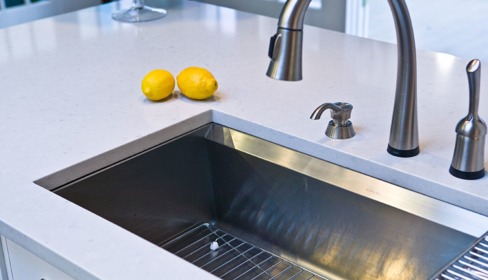 Caesarstone Misty Carrera Kitchen Countertop - Klassisch - Küche ...