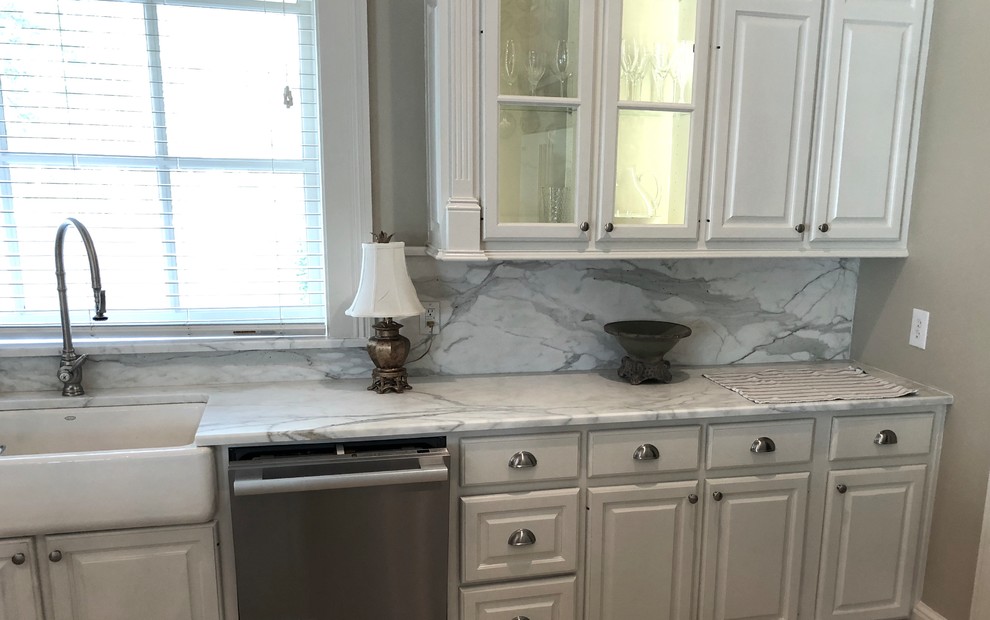 Calacatta Gold Kitchen with Backsplash - Traditional - Kitchen - New ...