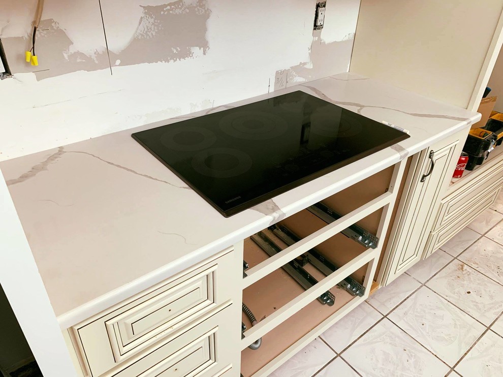 Calcutta Phoenix Quartz_5 - Modern - Kitchen - Tampa - by KB Factory ...