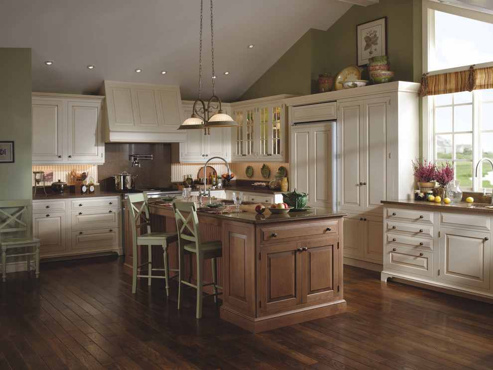 Cape Cod Kitchen with Off White Cabinets - Traditional - Kitchen - Los ...