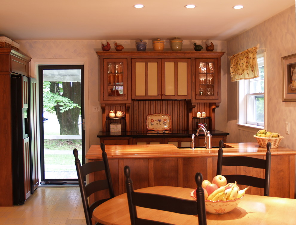Cape Cod Unfitted Kitchen - Traditional - Kitchen - Philadelphia - by ...