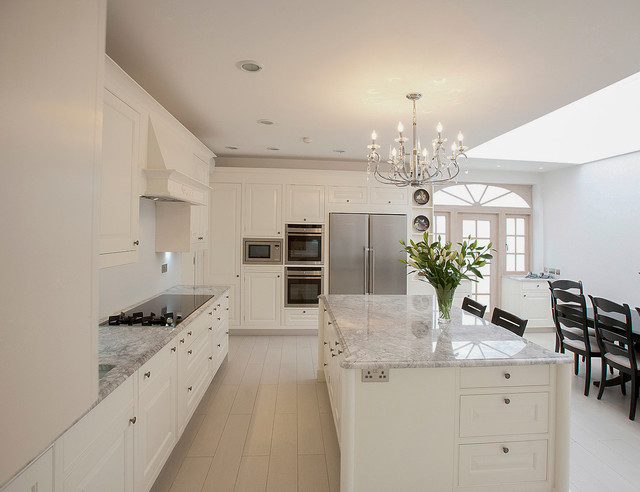 Centre island with hob and dining to either side. - Classique Chic ...