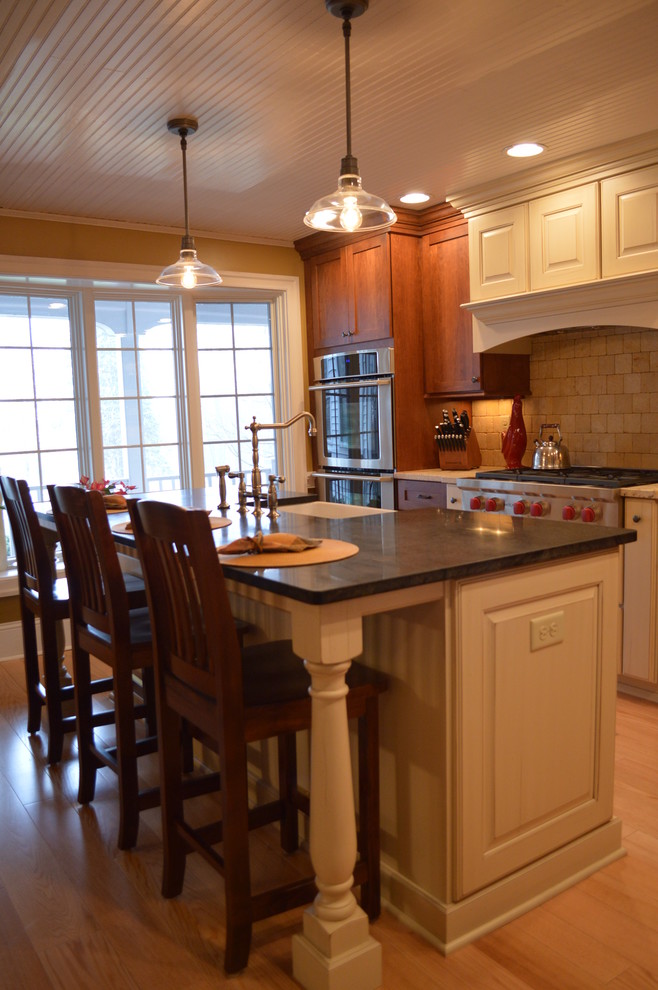 Century home kitchen - Traditional - Kitchen - Cleveland - by Studio 76 ...