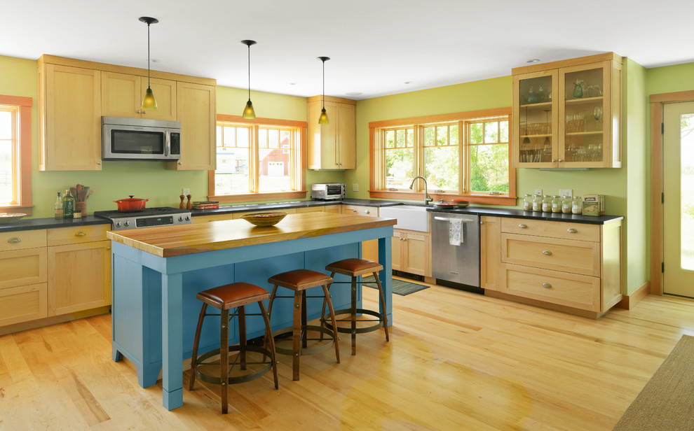 Charlotte Craftsman Farmhouse - Farmhouse - Kitchen - Burlington - by ...