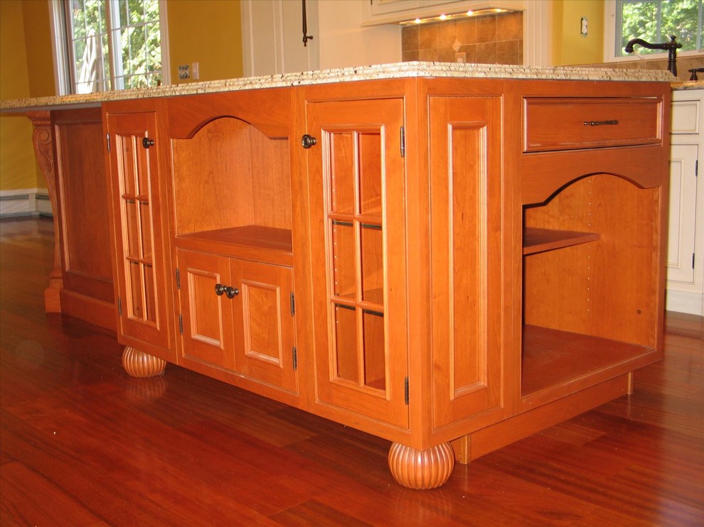 Charlton Kitchen - Traditional - Kitchen - Boston - by Creative ...