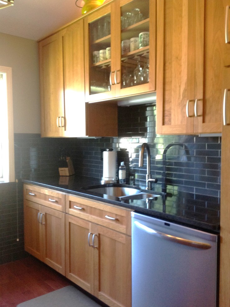 Cherry Kitchen in Small Space - Clásico - Cocina - Boston - de ...