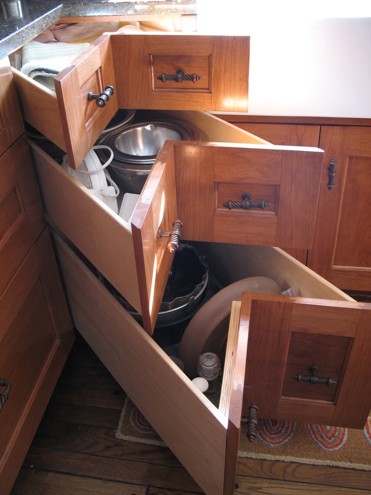 Cherry Shaker Kitchen - Traditional - Kitchen - St Louis - by ...
