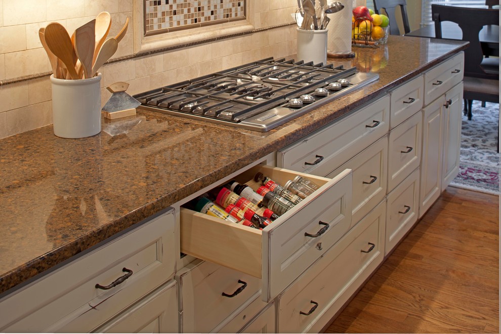 Chevy Chase Kitchen - Traditional - Kitchen - DC Metro - by Case ...