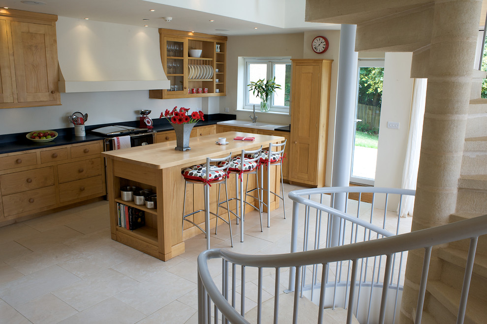 Classic Hardwood Kitchen - Kitchen - Devon - by Barnes of Ashburton Ltd | Houzz