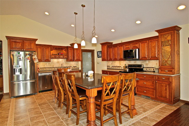 Classic Oak - Traditional - Kitchen - Omaha - by Merritt's Quality ...